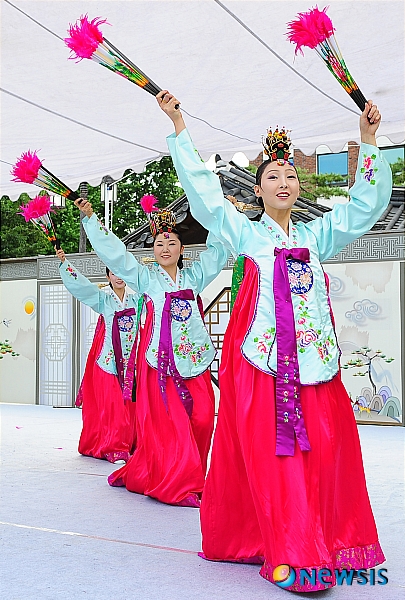 대중적인 전통무용 '부채춤'
