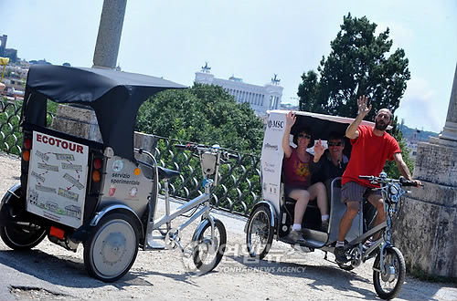 ITALY TOURISM RICKSHAWS