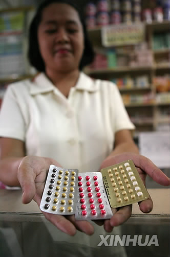 PHILIPPINES-MANILA-BIRTH CONTROL-CONTROVERSY