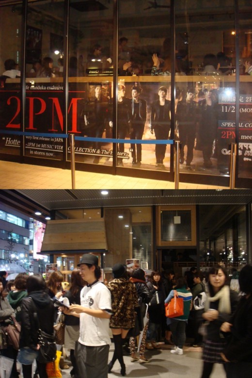 日에 2PM 카페오픈 "현지 팬들로 문전성시"