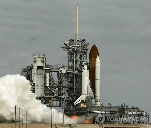 USA SHUTTLE ENDEAVOUR LAUNCH