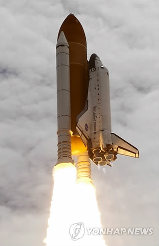 USA SHUTTLE ATLANTIS LAUNCH