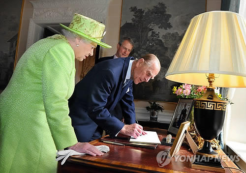 BRITAIN ULSTER QUEEN VISIT