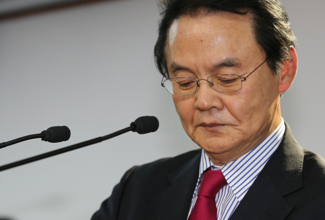 Park's aide quits party over funding scandal