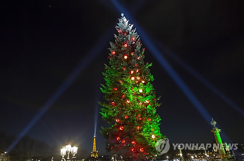 FRANCE PARIS CUSTOMS CHRISTMAS