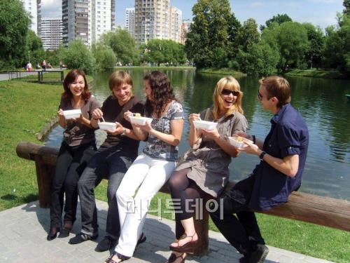 "나로호 러시아 연구진도 '팔도 도시락' 찾아"