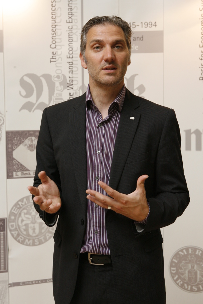 Forecasting color trends in markets