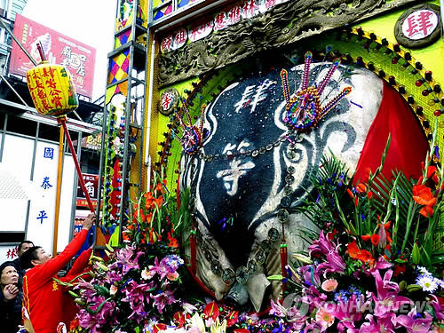 TAIWAN TRADITIONS HOLY PIG CONTEST