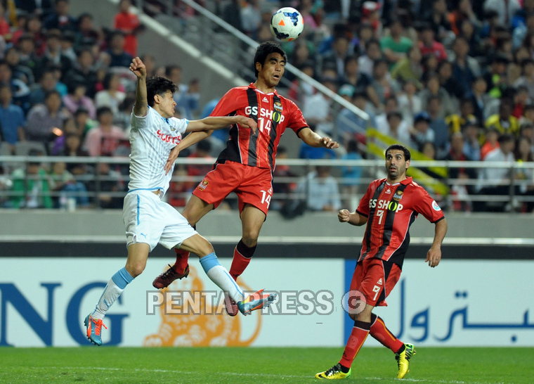[포토] 헤딩하는 박희성 - AFC 챔피언스리그 16강 서울 VS 히로시마 (24)