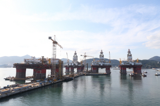 대우조선해양, 세계최초 반잠수식 시추선 4척 동시 명명식