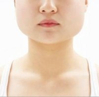 얼굴 커지는 습관, 일상의 작은 습관들이 얼굴을 크게? "항상 바른 자세를 유지하고.."