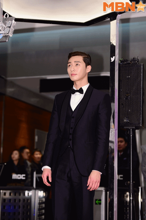 박서준, '무심한듯 시크한, 애교 브이~' [MBN움짤]