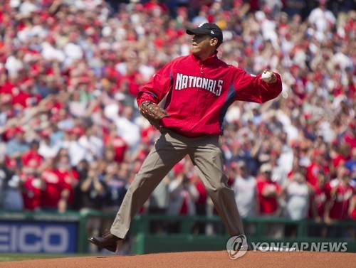 The Presidents Pitch Baseball Obama
