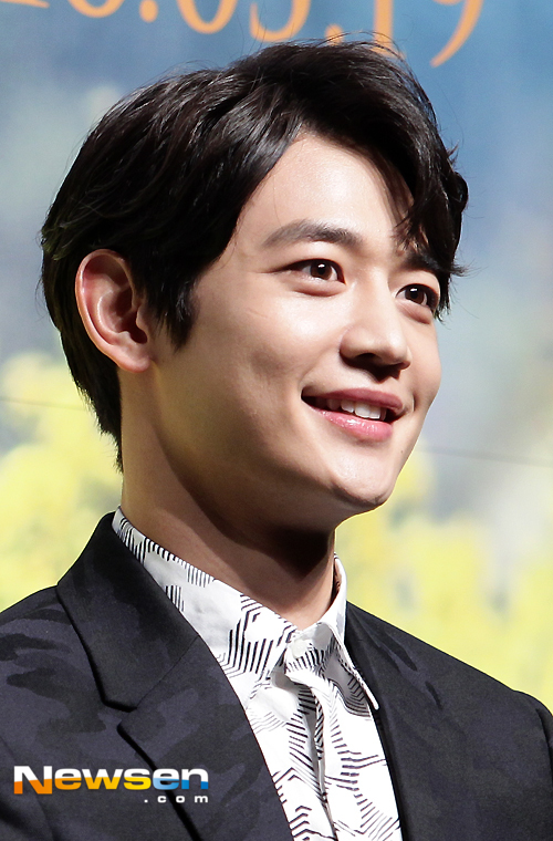 [포토엔]최민호 '만화책 찢고 나온 실물미모'