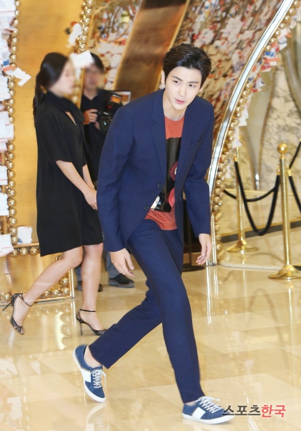 박형식 "늦어서 죄송합니다"