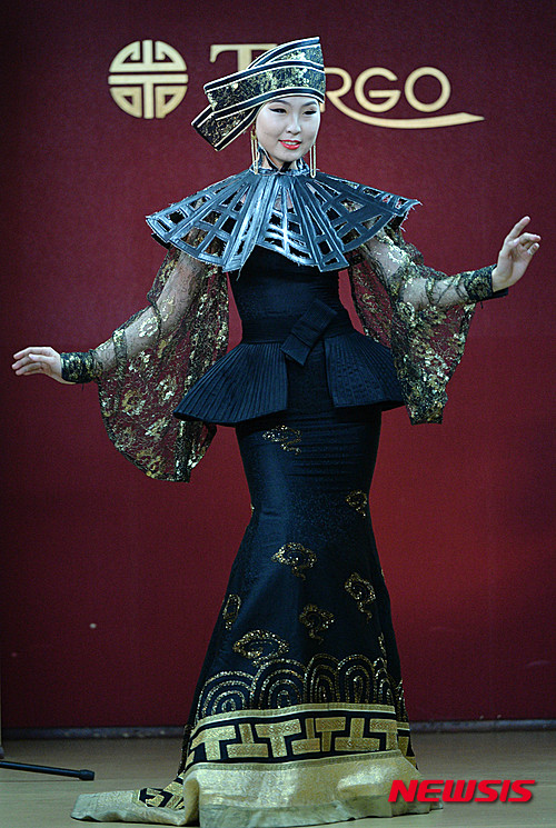 몽골의 전통 재해석한 의상