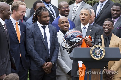 USA OBAMA NFL DENVER BRONCOS