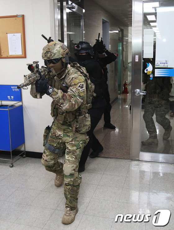 '테러범 소탕 완료'