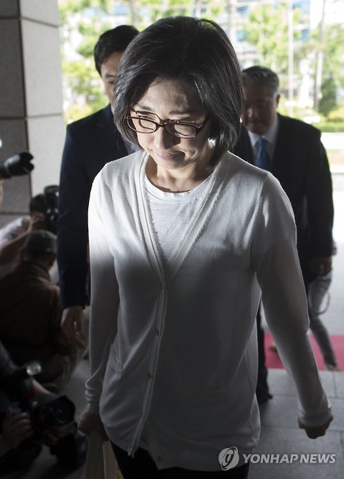 최은영, 검찰 출석