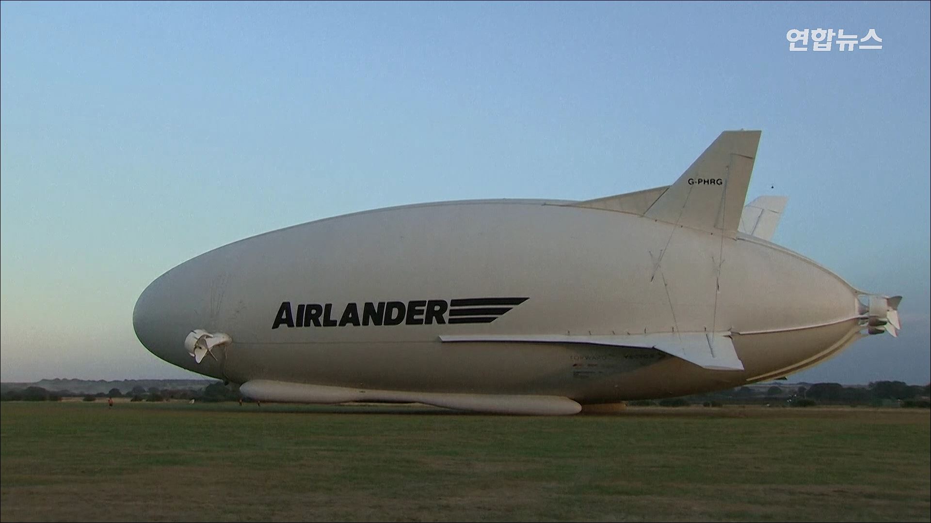 [현장영상] '하늘을 나는 엉덩이' 세계최대 92m 비행선 떴다