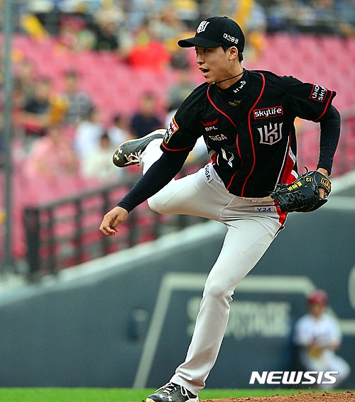 역투하는 엄상백