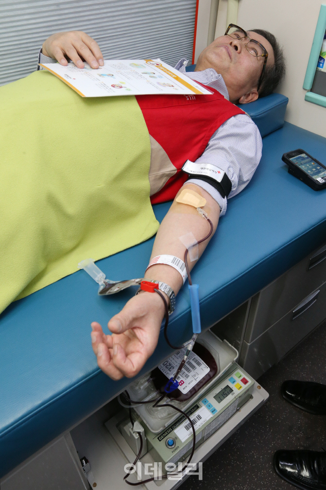 [포토]감사의 결실이 담기는 '수혈팩'-2