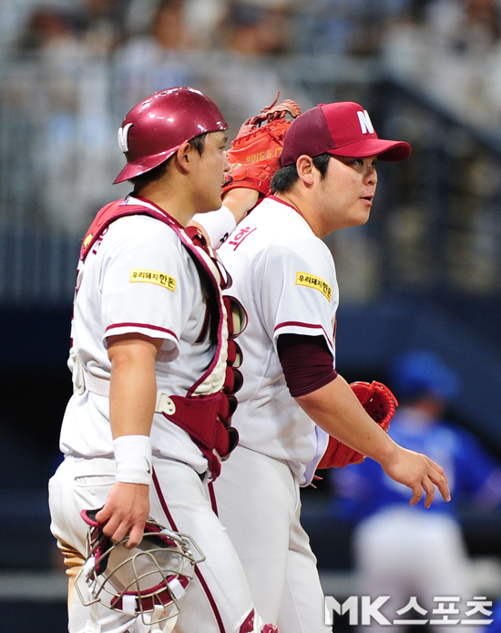 박동원 '한현희, 집중하자' [MK포토]