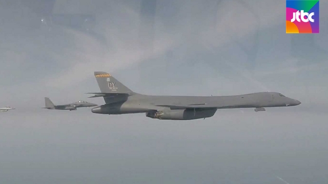 북한, 미 폭격기 'B-1B' 출동 강력 비난.."군사적 도발"