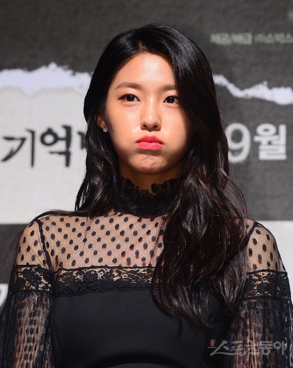 [포토] 김설현 '입술 쭈욱~'