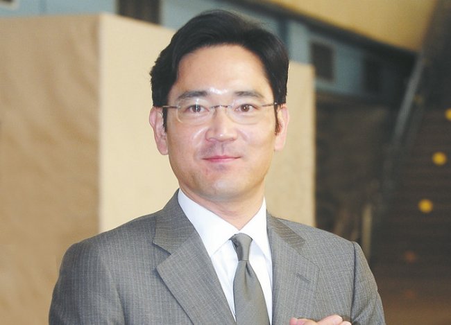 [News Analysis] Samsung heir moves to finish succession