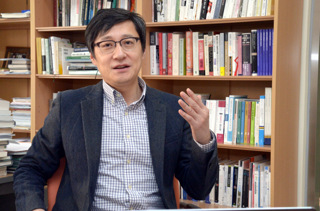 'Abe will balance nationalism, pragmatism'