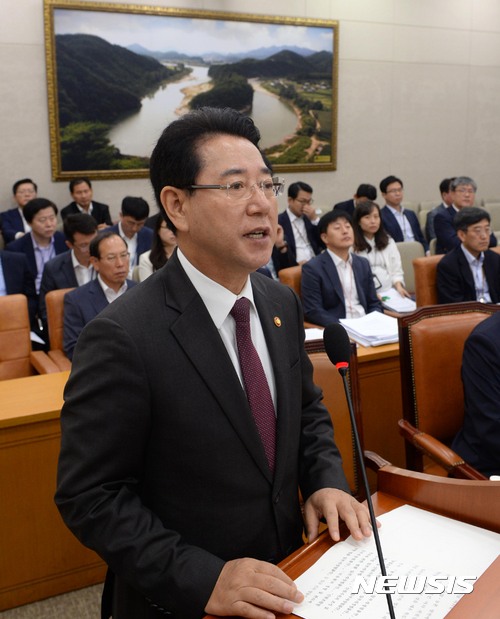 전체회의 참석한 김영록 농림부 장관