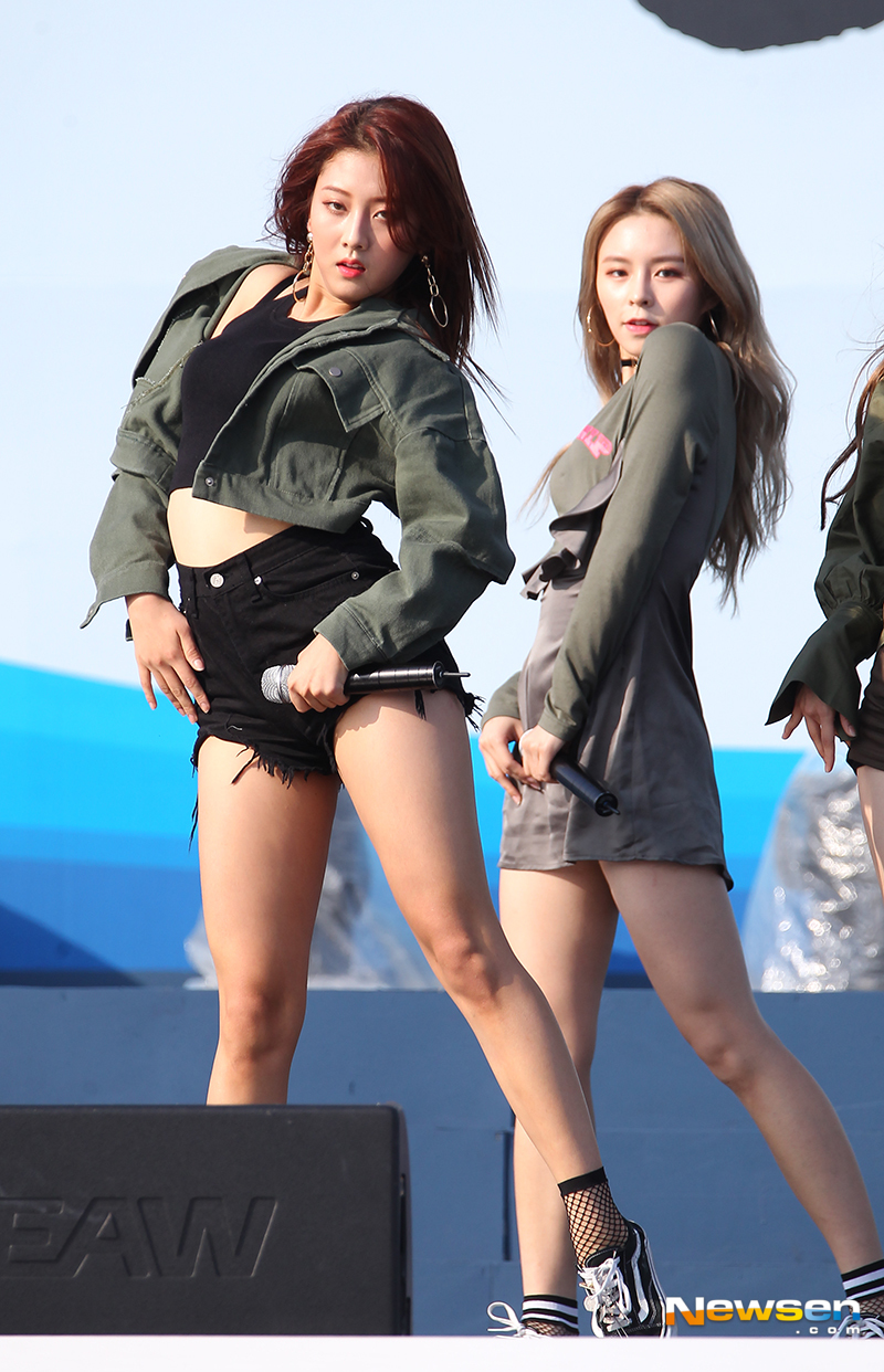 [포토엔HD]CLC 장승연-엘키 '섹시한 안무도 완벽 소화'