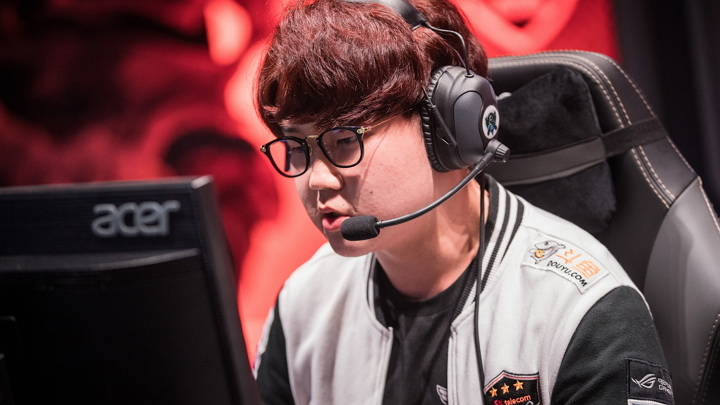 [롤드컵] SKT, 백도어 전략으로 C9 격파하고 조1위 8강 진출