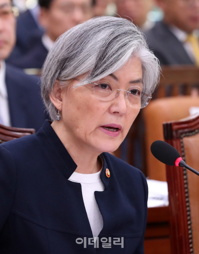 [포토]강경화 외교부 장관, "사드 추가배치 검토안해"