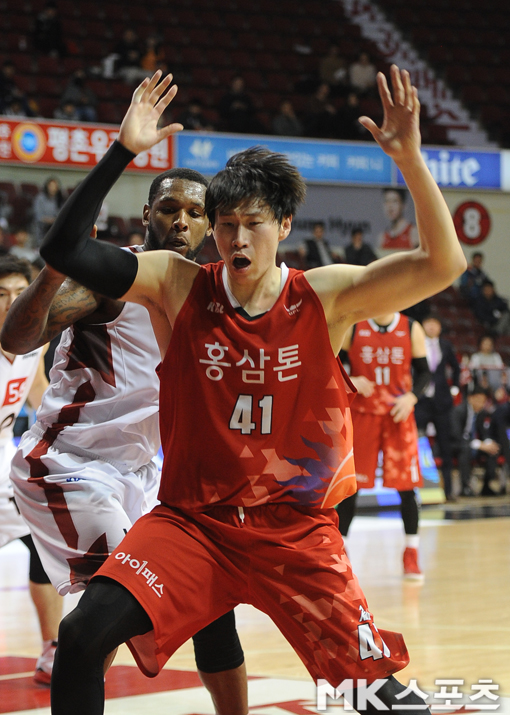 '오세근 트리플더블' KGC, 2연승..DB, 연장 끝에 2연패 탈출