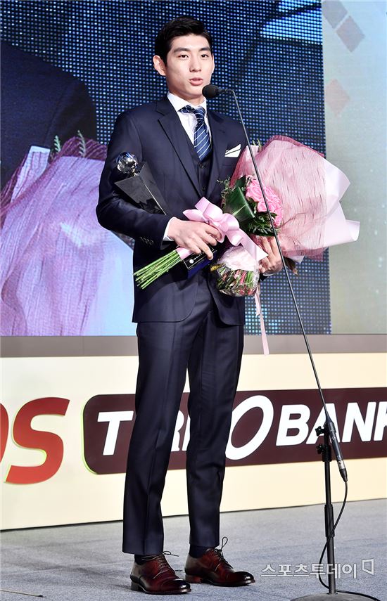 '바람의 손자' 이정후, 2017 KBO 신인상 수상