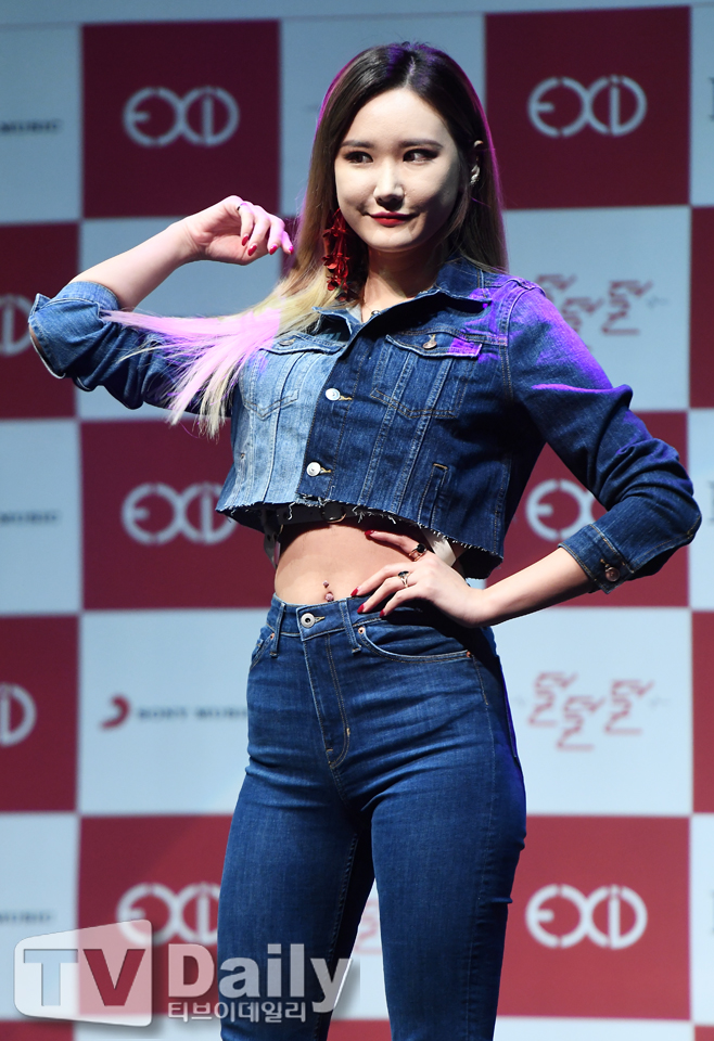 [TD포토] EXID LE '군살제로 복근'