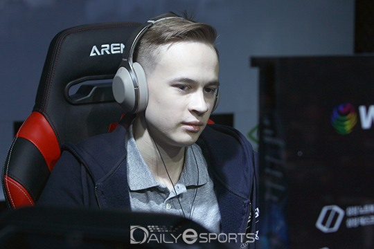 [WEGL 슈퍼 파이트] 월드 챔피언 'Pavel', 품격에 맞는 플레이로 결승행!