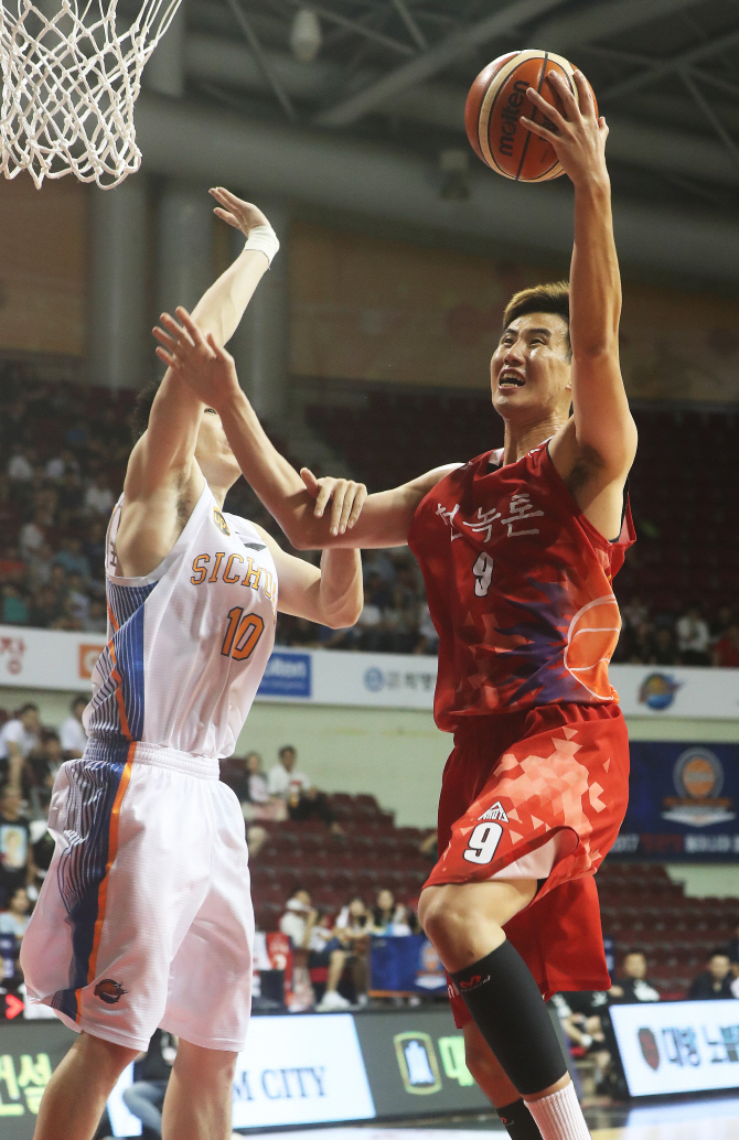 인삼공사 김민욱·김기윤 KT 이재도·김승원, 2대2 트레이드