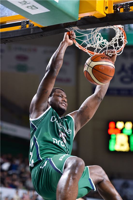 DB, KT 꺾고 단독 선두 질주..SK, 공동 2위 도약