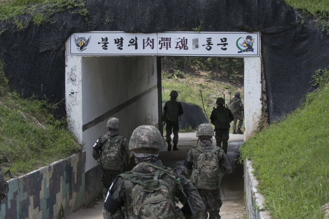 [김관용의 軍界一學]최전방 '철책' 뚫렸다?..GP와 GOP 차이점은