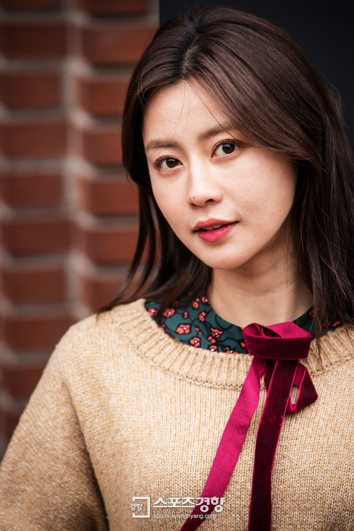 인터뷰 탈북 배우 김아라 내 꿈은 중국 진출 오리 대가리는 지금도 좋아요