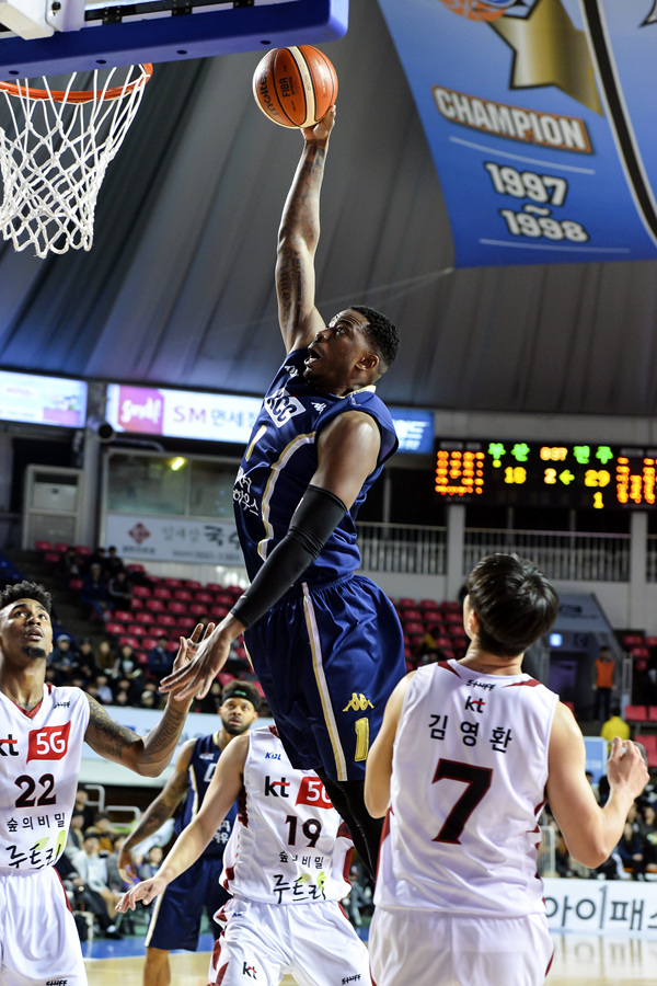 [BK Review] '2번째 30승 고지' KCC, KT전 홈 7연승 질주!