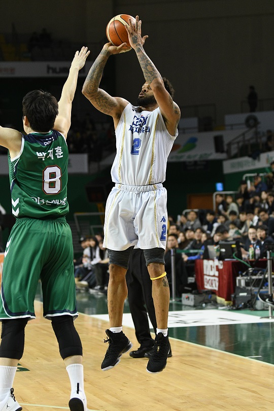 [BK Review] '우승 경쟁 안 끝났다'..KCC, DB 꺾고 2.5G차 추격 개시