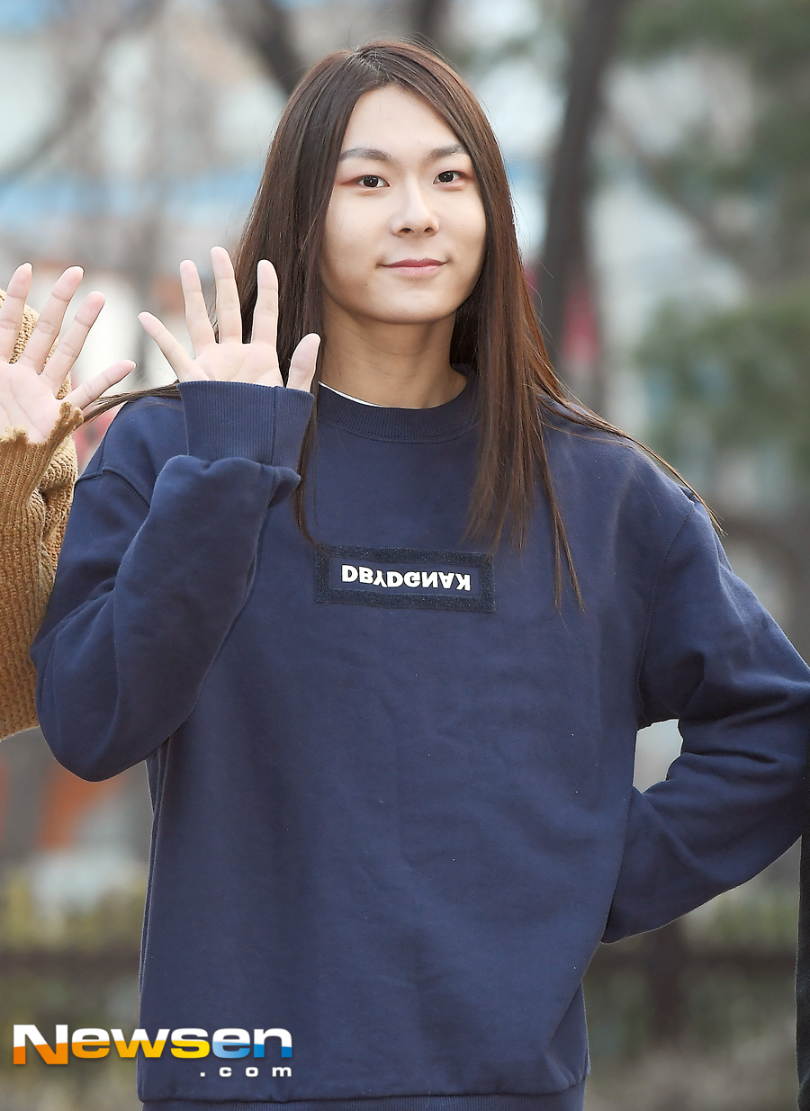 [포토엔HD] 장문복 '가수 데뷔 첫 출근~'