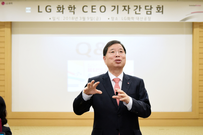 LG Chem CEO sets revenue growth for 40 percent in 2020