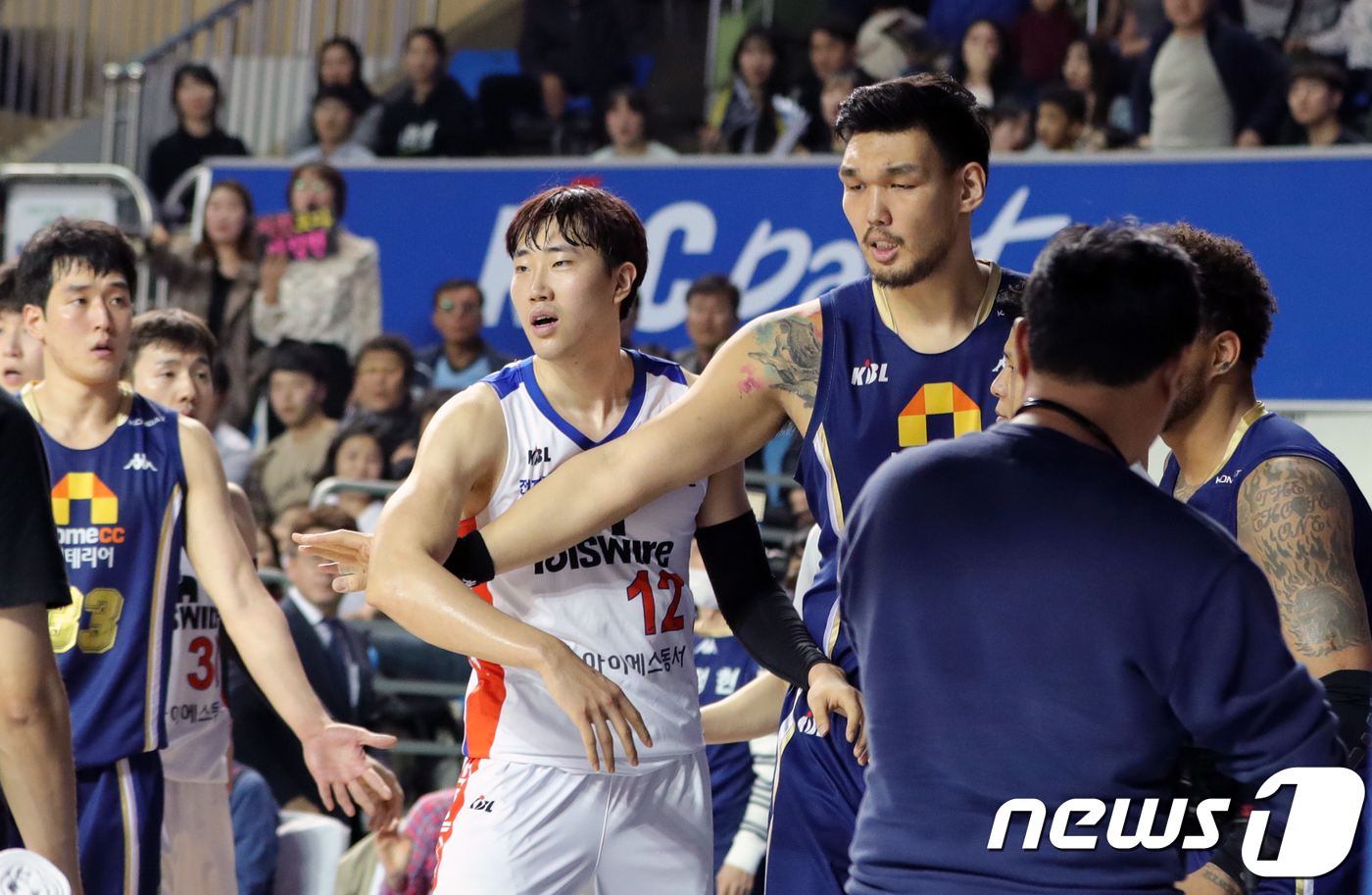 하승진 '신경전은 그만'