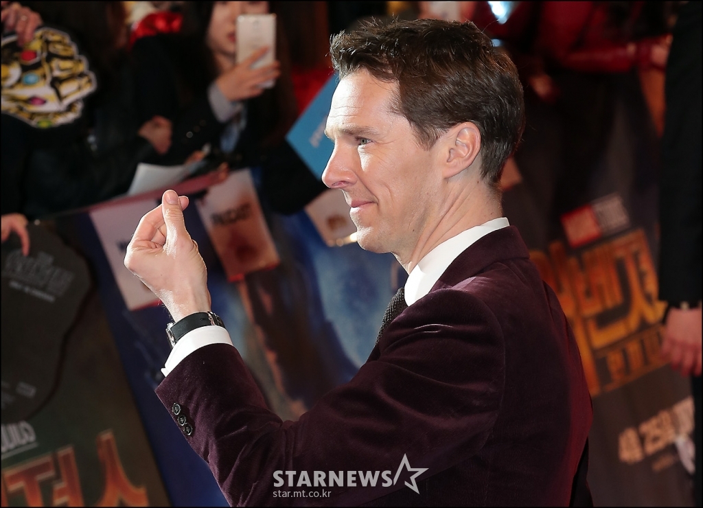 Benedict Cumberbatch, "Mini Hearts Learned in Korea"