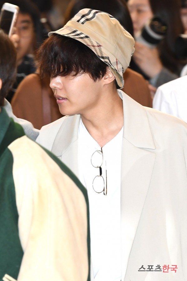 BTS (BTS) Jay Hop, blindfolded in hair